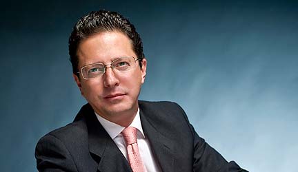 Carlos Rincón Gallardo de Innova: Ponte la camiseta by Latin US agrupa ...